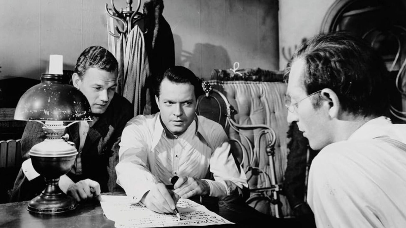 19 Timeless Classics from the 40s and 50s That Define Old Hollywood ...